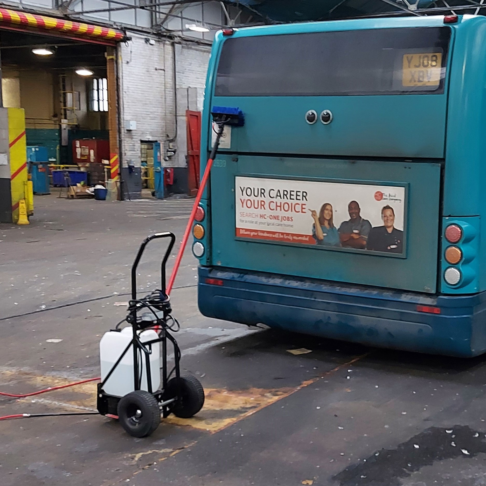 Long Reach Cleaning Of Rolling Stock Or Buses