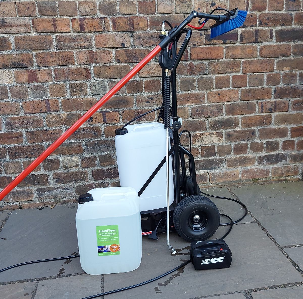 Hand Bashing Long Reach System - The Travel Cleaning Show 2023